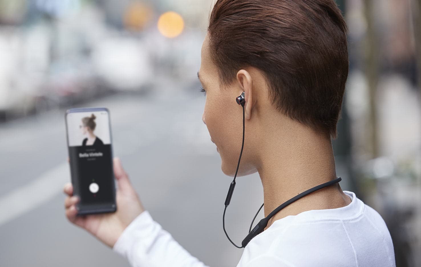 بررسی هدفون وان پلاس Bullets Wireless 2 - کیفیت بالا و قیمت بیشتر - ماگرتا