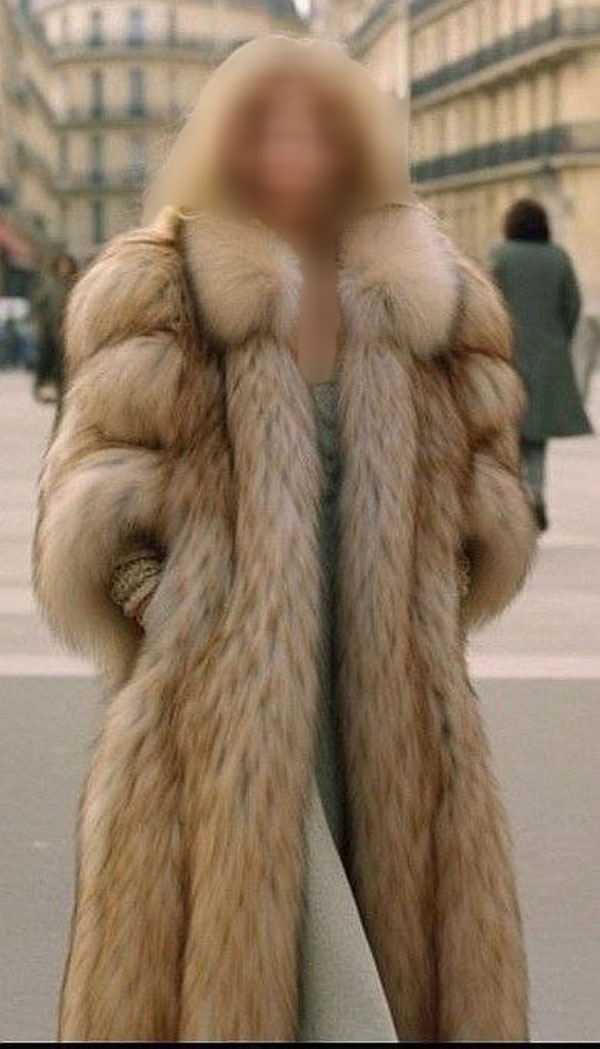 جدیدترین استایل های جذاب و پاییزه با پالتوهای زنانه یقه خزدار؛ شیک و گرم لباس بپوش - ماگرتا