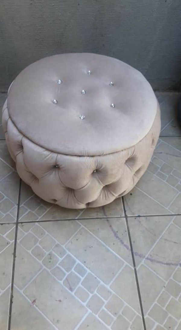 دکوراسیون رویایی با میز جلو مبلی پاف [مدل‌های ترند 2024] - ماگرتا