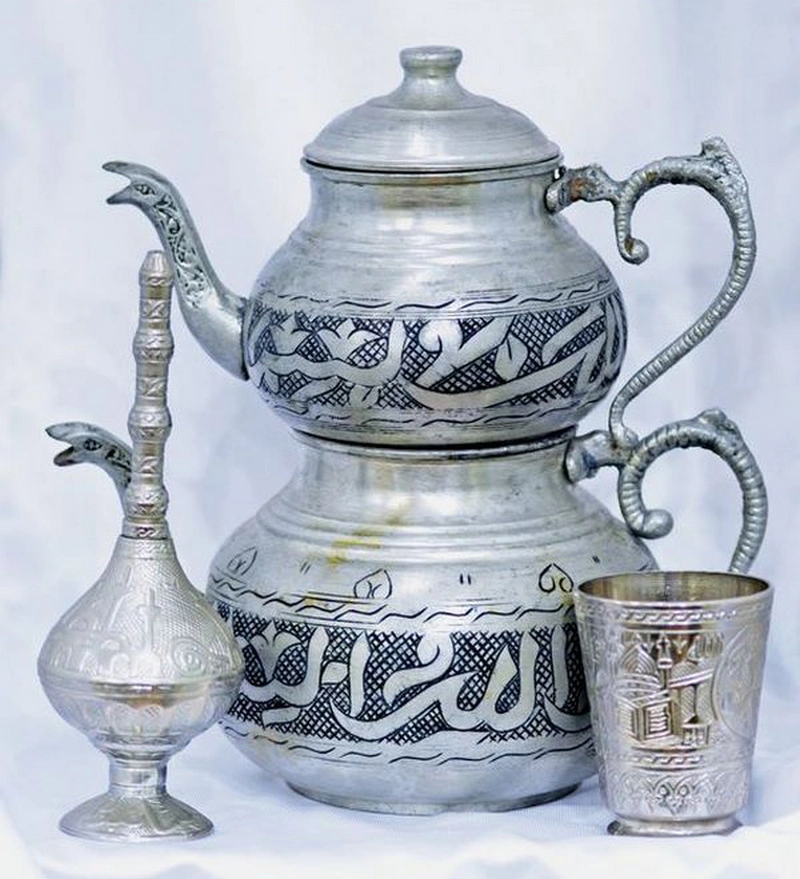 چیدمان سنتی با درخشش مس / ست کردن ظروف با مدل کتری قوری مسی - ماگرتا