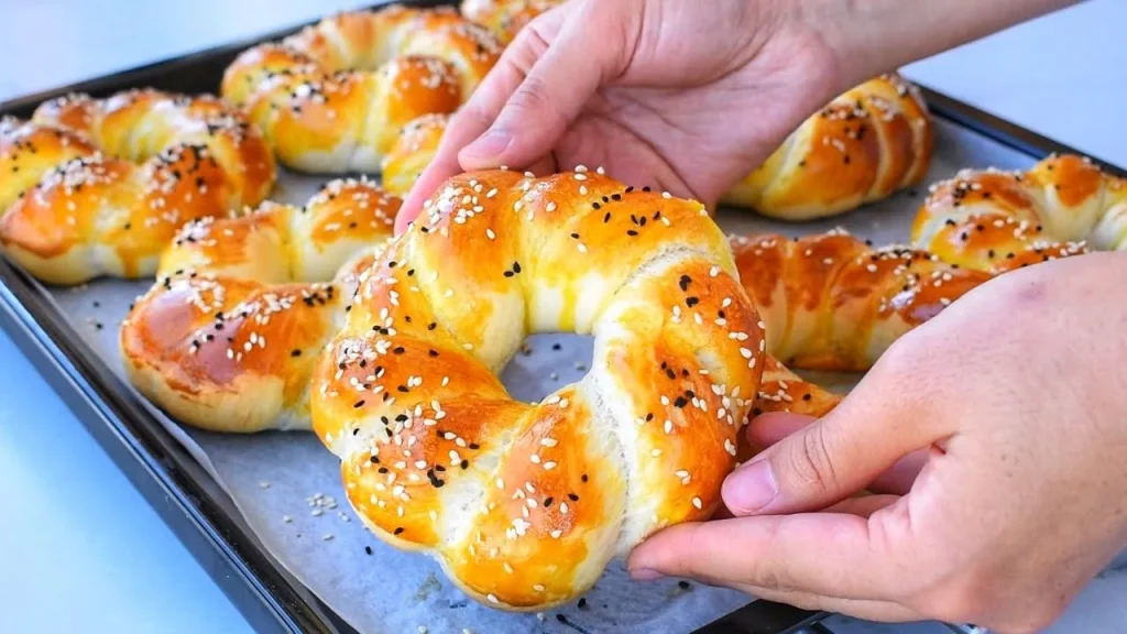 طرز تهیه نان ترکیه ای آچما açma؛ نانی نرم‌تر از ابر و طلایی مثل خورشید ...