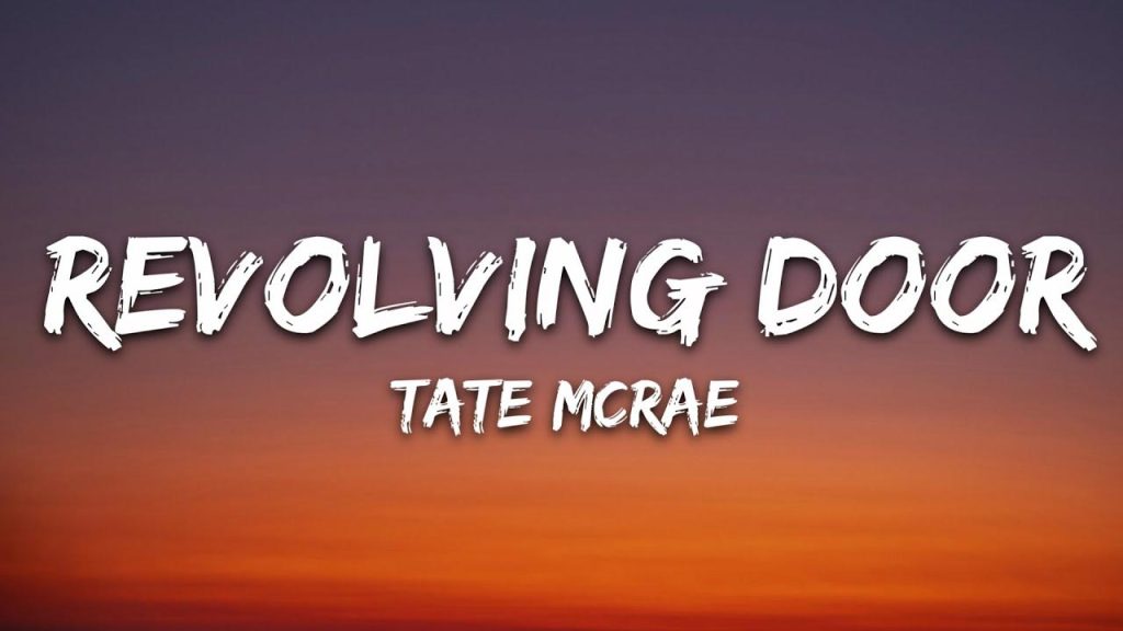 متن و ترجمه آهنگ Revolving door از Tate McRae - ماگرتا